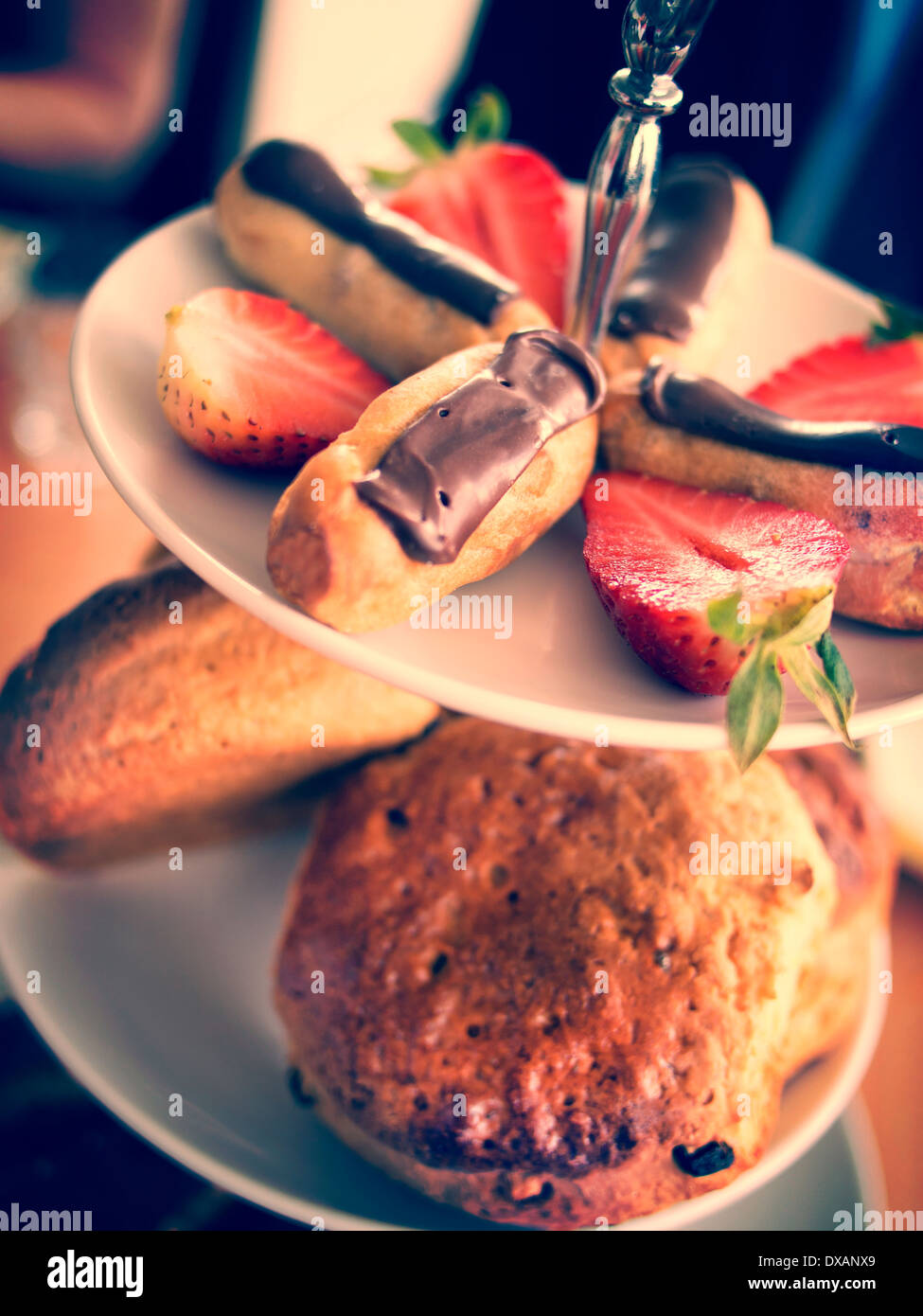 English tea and cakes hi-res stock photography and images - Alamy