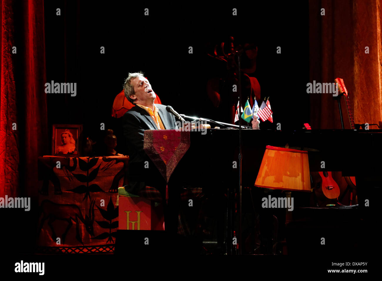Hugh Laurie & The Cotton Band performs in Citibank Hall, Rio de Janeiro ...