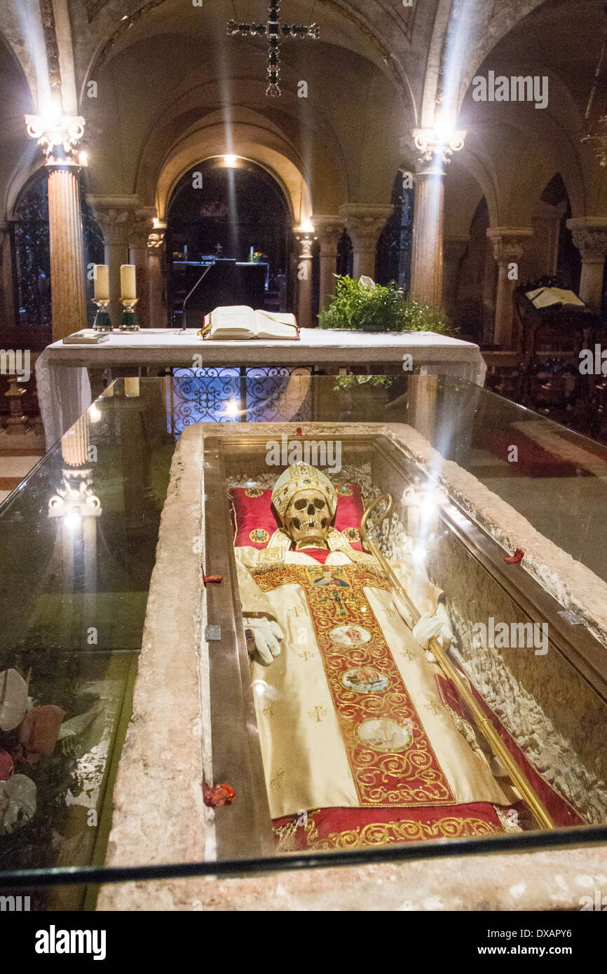 St Geminiano's skeleton, Duomo di Modena, Emilia Romagna, Italy Stock ...