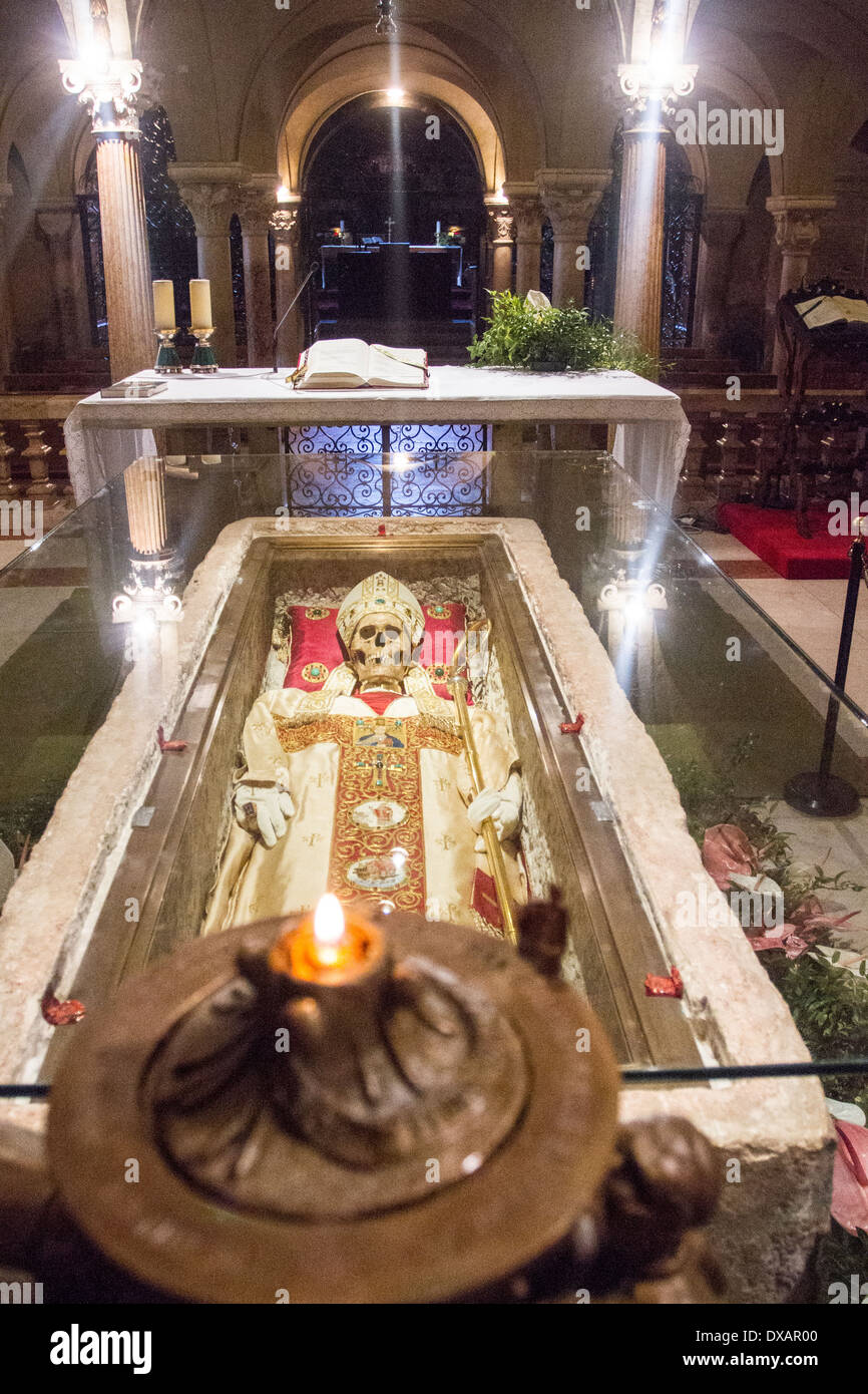 St Geminiano's skeleton, Duomo di Modena, Emilia Romagna, Italy Stock ...