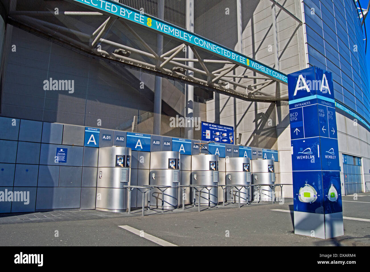 External concourse hi-res stock photography and images - Alamy