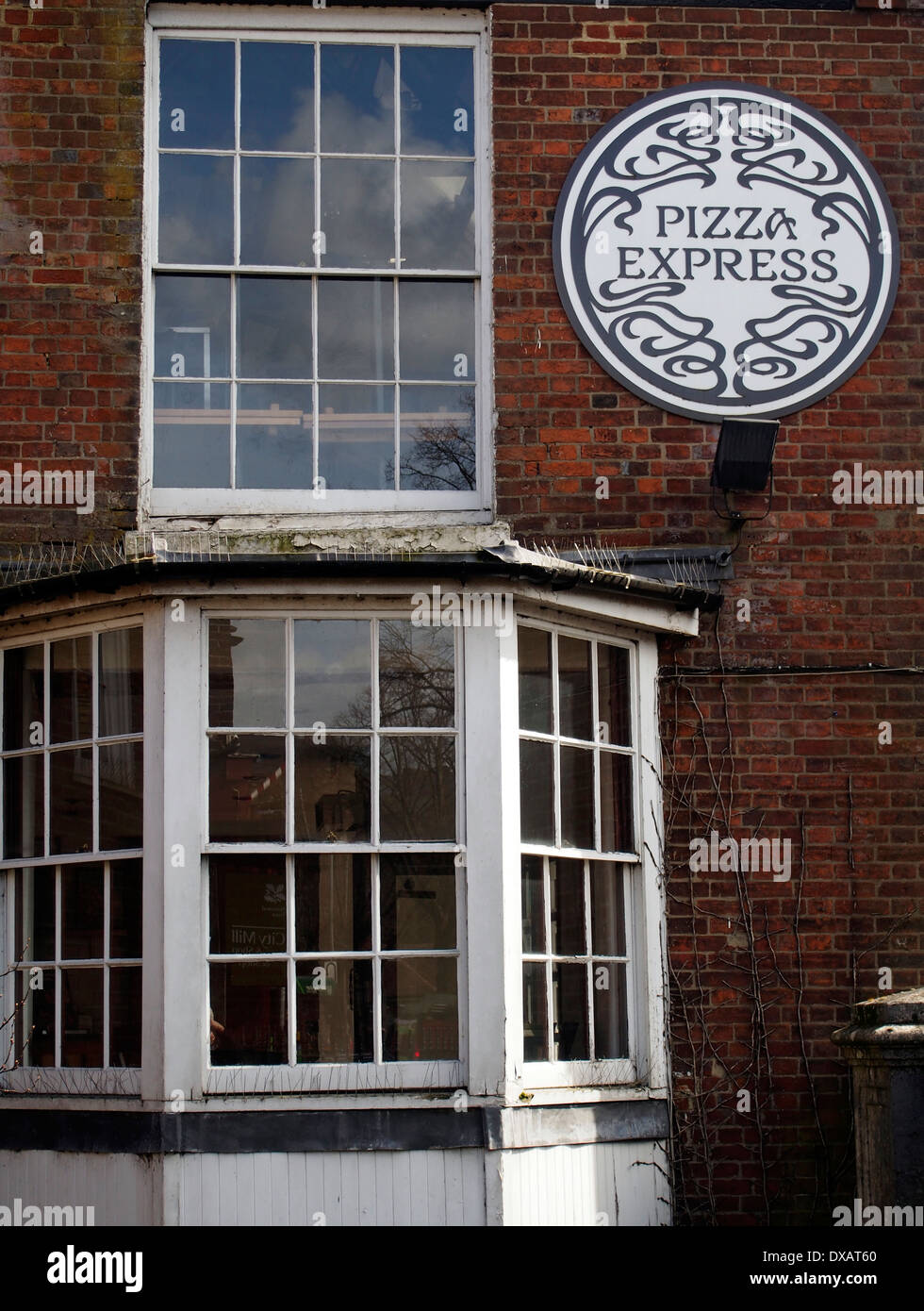 Pizza express logo hi-res stock photography and images - Alamy