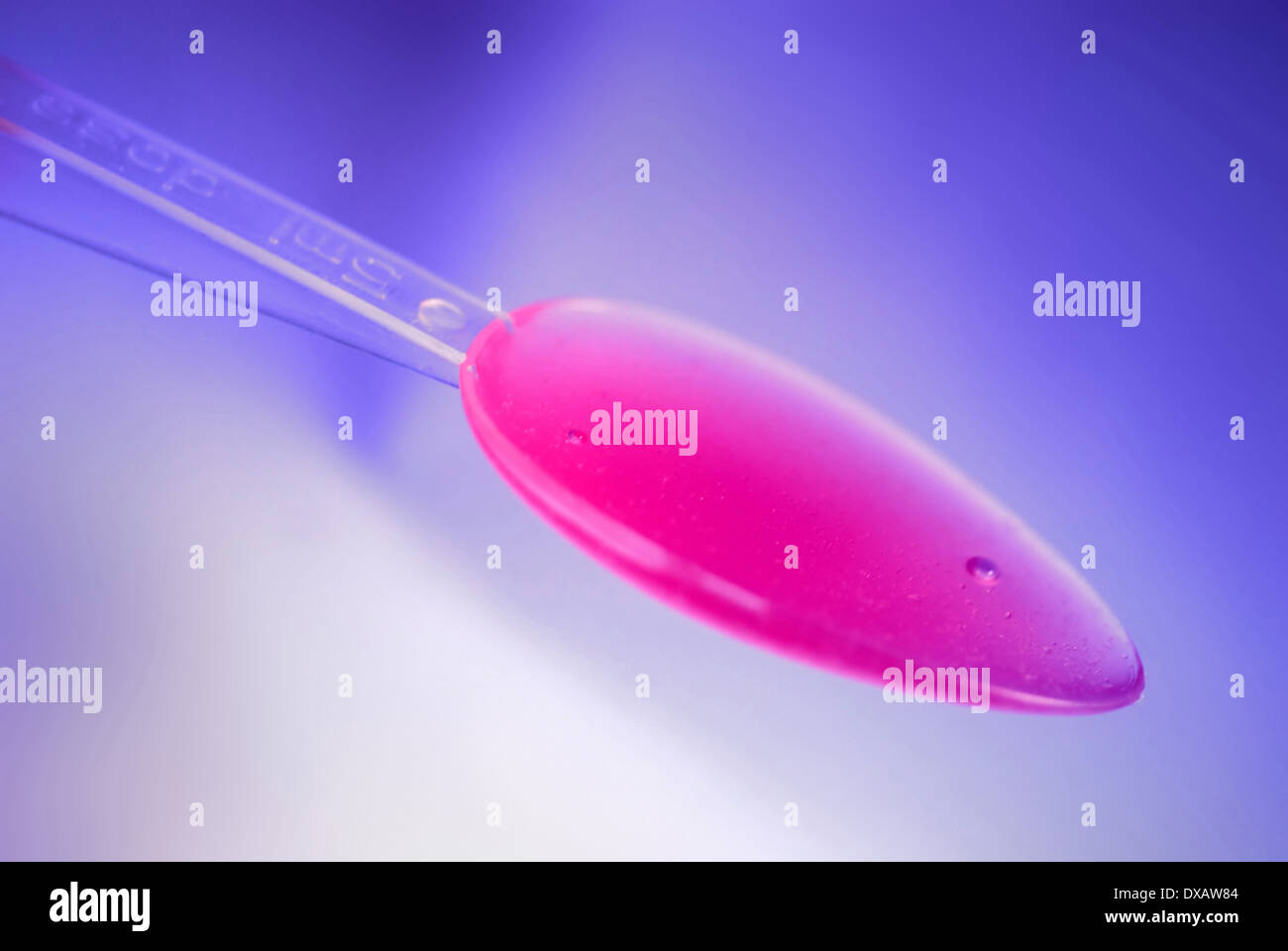 Dosing spoon plastic hi-res stock photography and images - Alamy