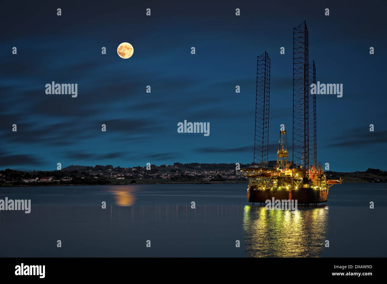 Oil rig night moon hi-res stock photography and images - Alamy