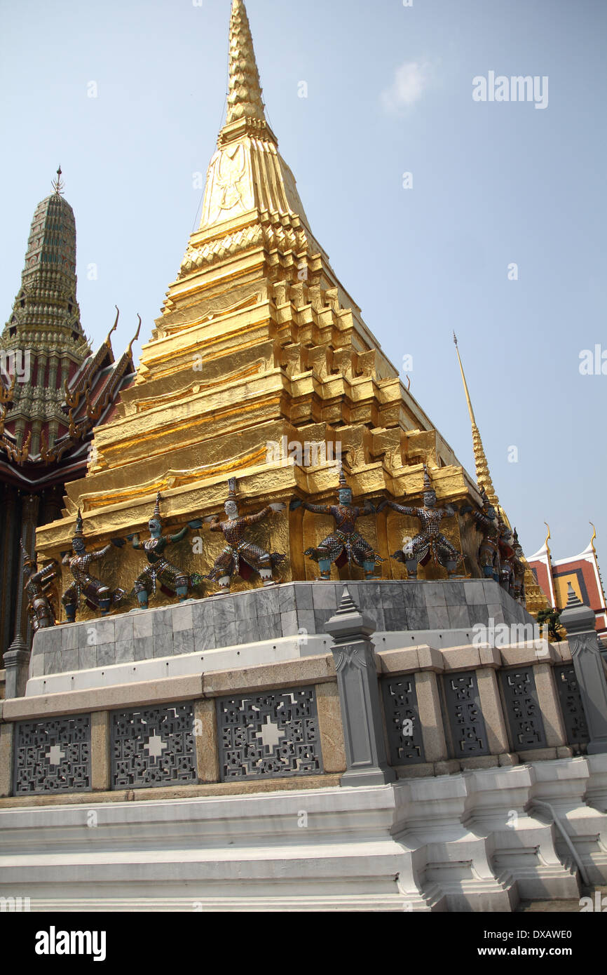 The Grand Palace, Wat Phra Kaew, Temple of the Emerald Buddha in ...