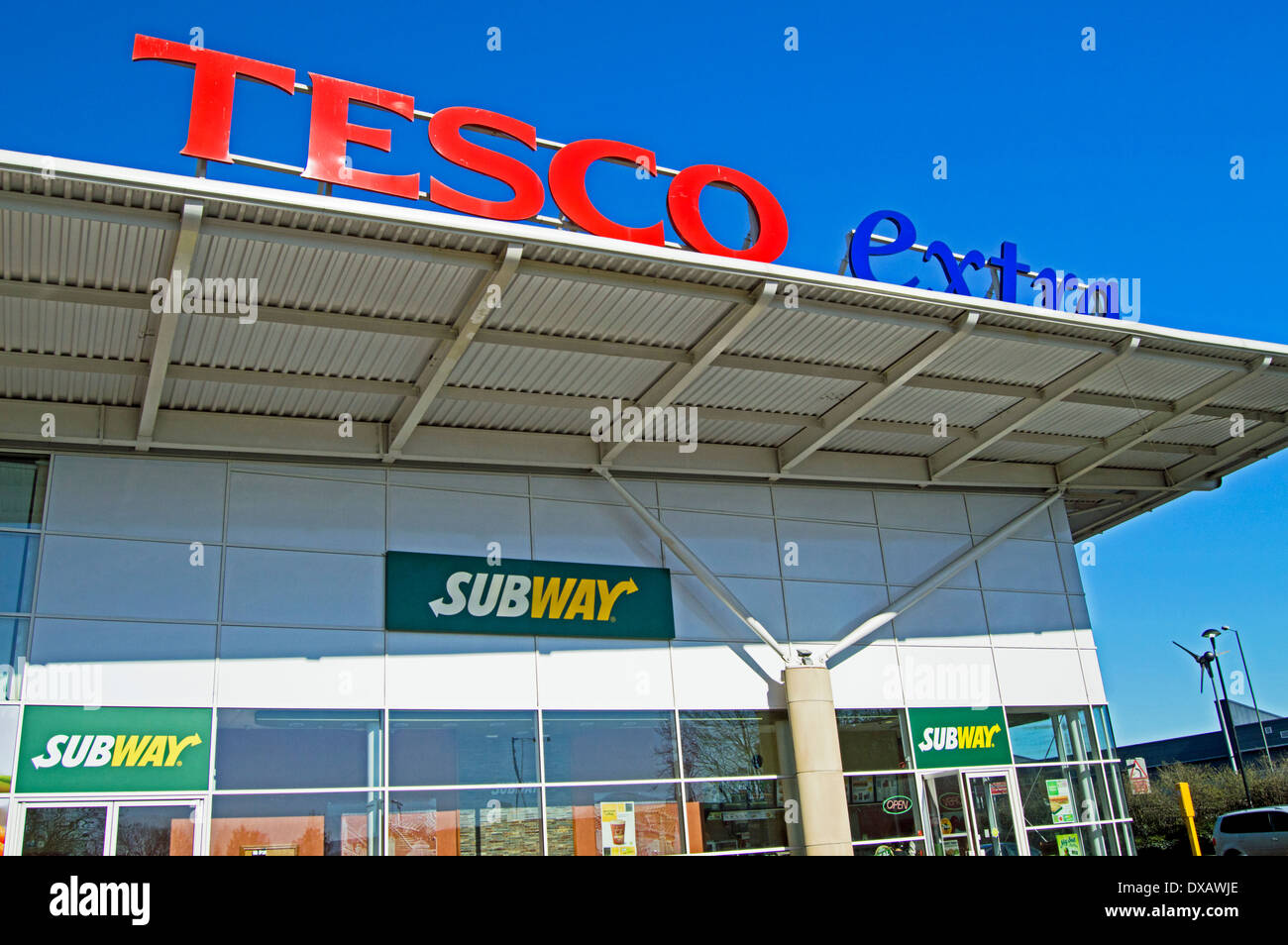 Tesco extra shop sign logo High Resolution Stock Photography and Images ...