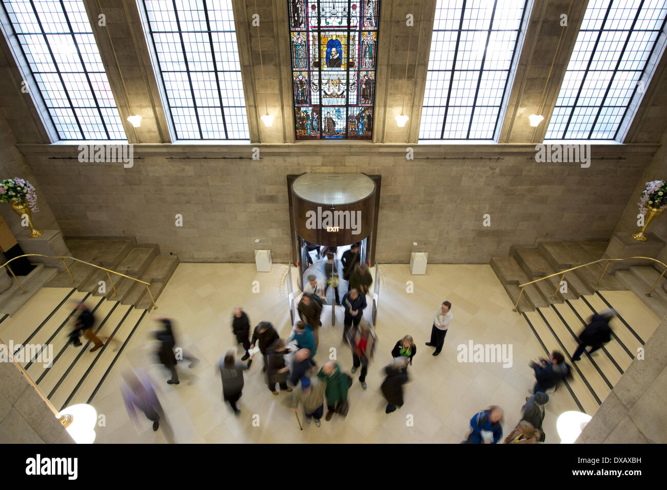 Central library manchester glass hi-res stock photography and images ...