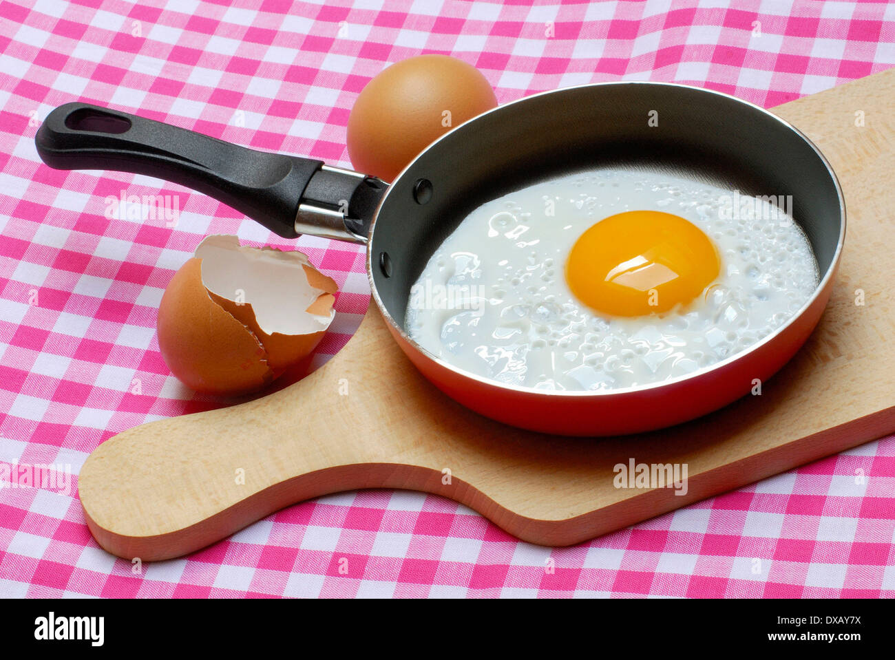 Egg fried egg hi-res stock photography and images - Alamy