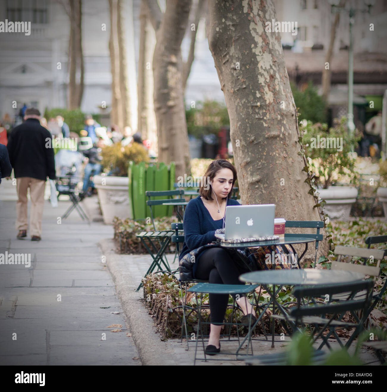 Bryant park new york city free wifi hi-res stock photography and images ...