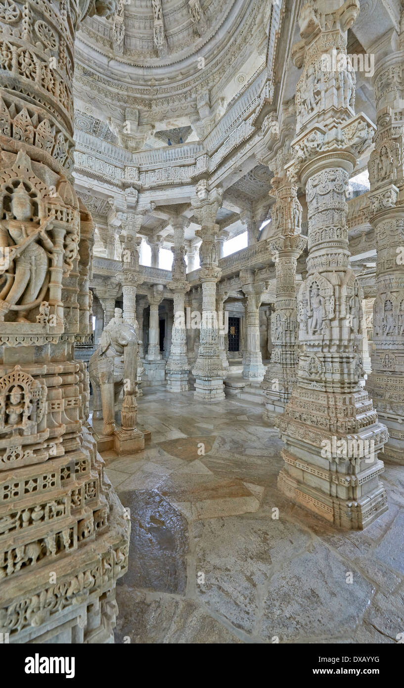 interior view of Jain Temple Ranakpur, Chaumukha Mandir, stone carving ...
