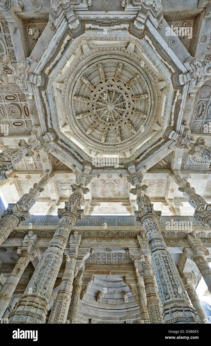 interior view of Jain Temple Ranakpur, Chaumukha Mandir, stone carving ...