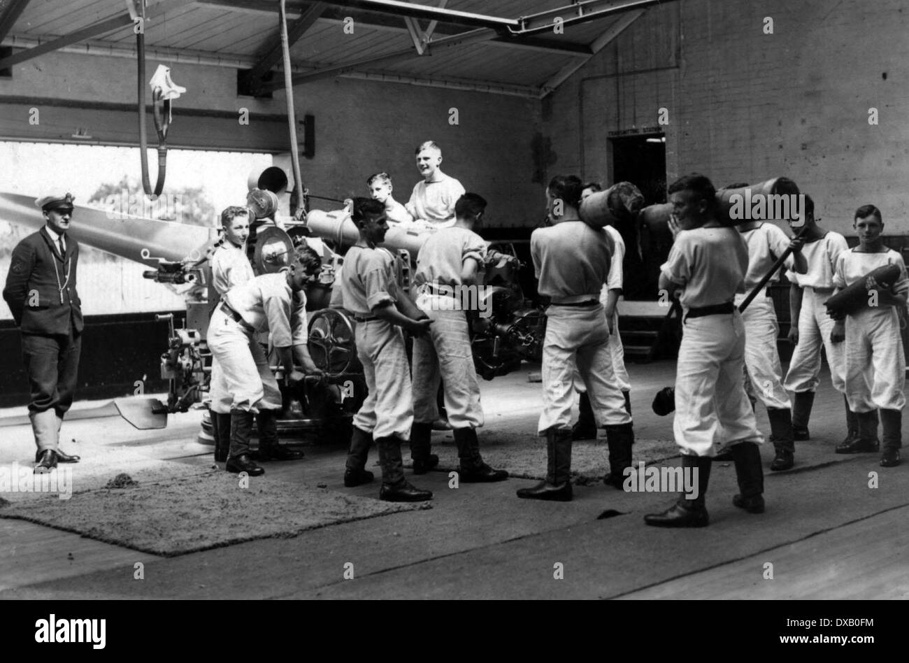 Artillery of royal navy hi-res stock photography and images - Alamy