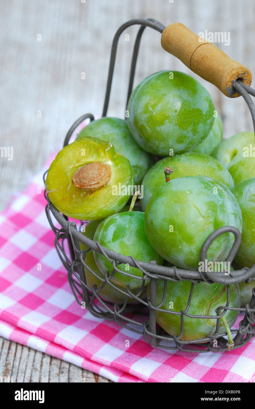 Greengage hi-res stock photography and images - Alamy