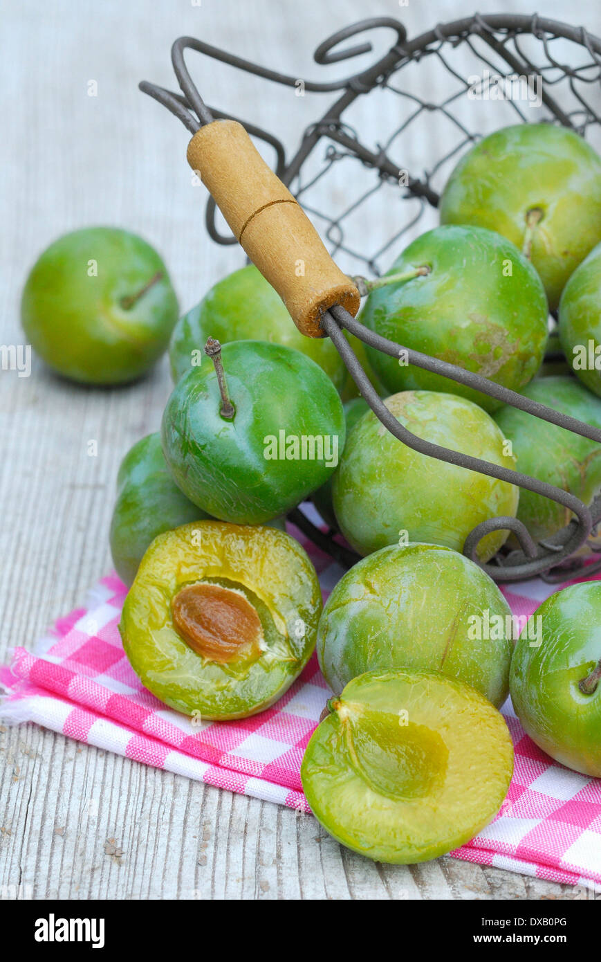 Greengage fruit hi-res stock photography and images - Alamy