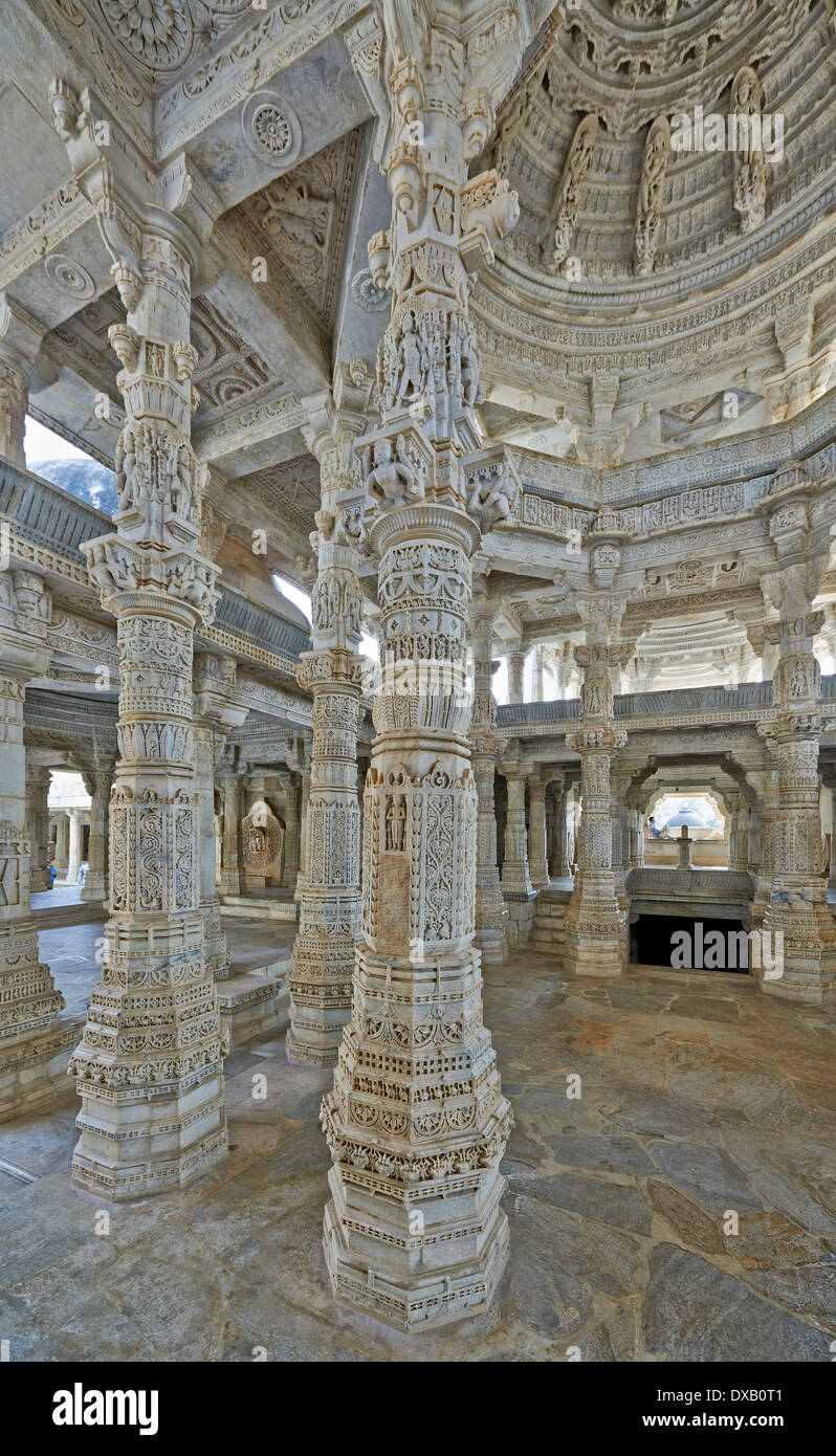 interior view of Jain Temple Ranakpur, Chaumukha Mandir, stone carving ...