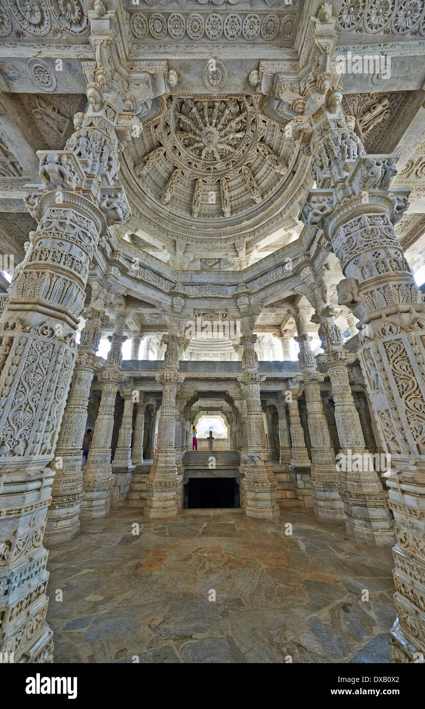 interior view of Jain Temple Ranakpur, Chaumukha Mandir, stone carving ...