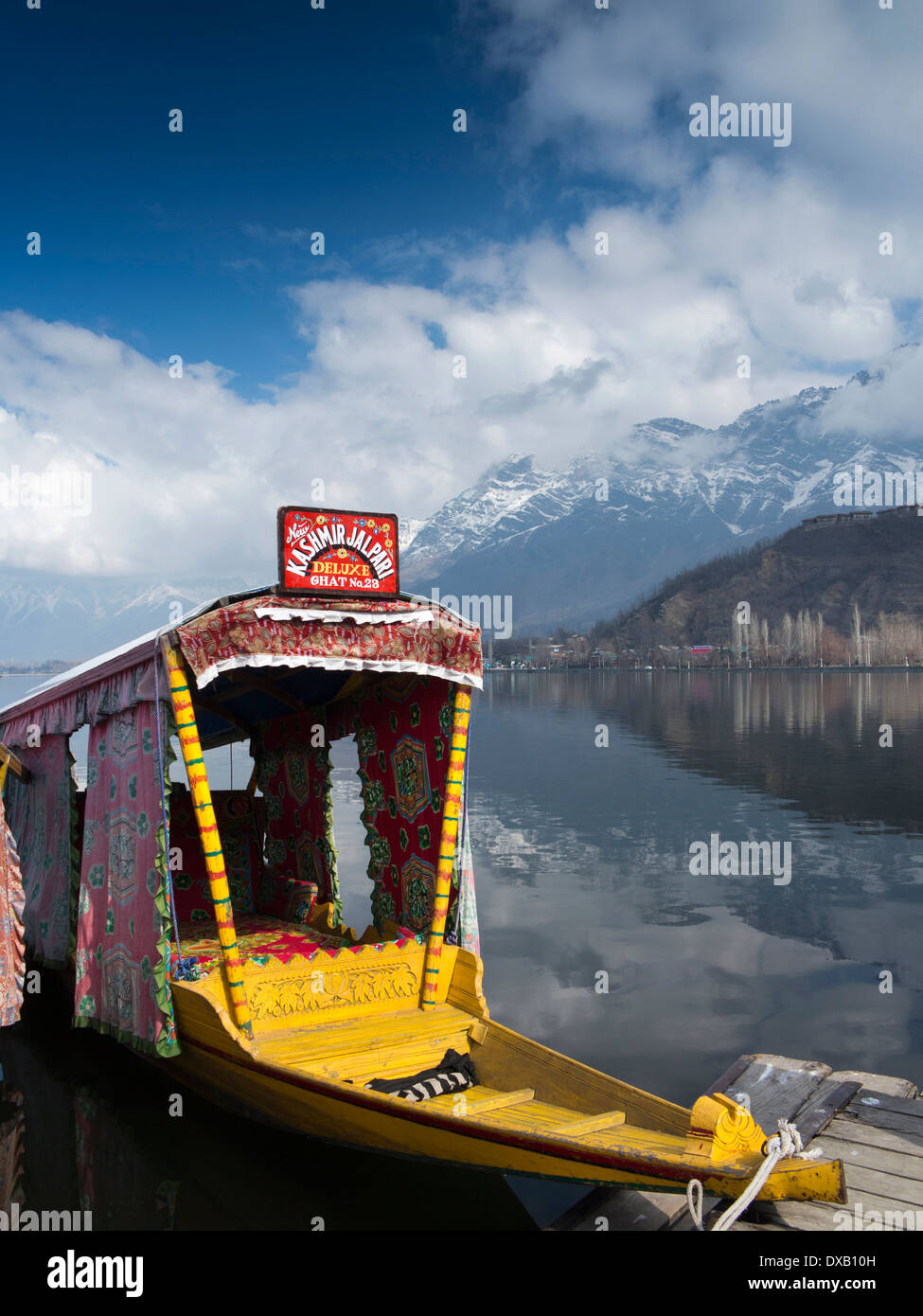 Shikara Stock Photos & Shikara Stock Images - Alamy