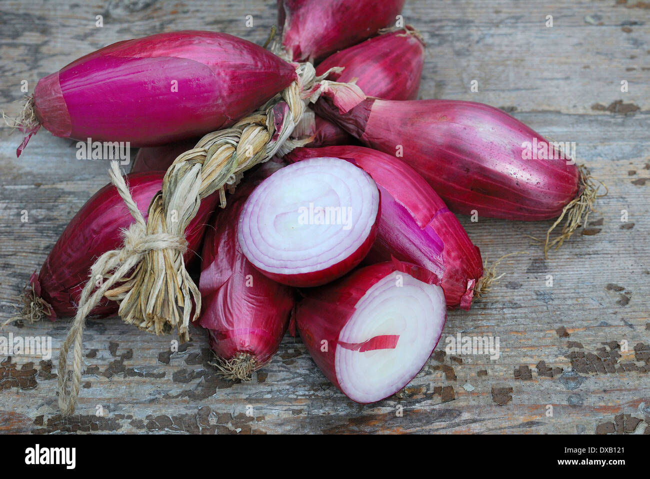Red red onions hi-res stock photography and images - Alamy