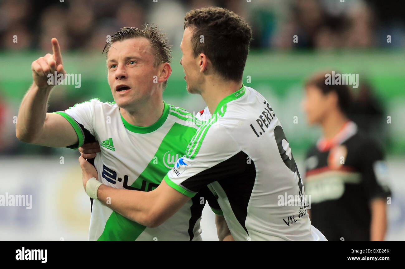 Wolfsburg, Germany. 22nd Mar, 2014. Wolfsburg's Ivica Olic (L ...