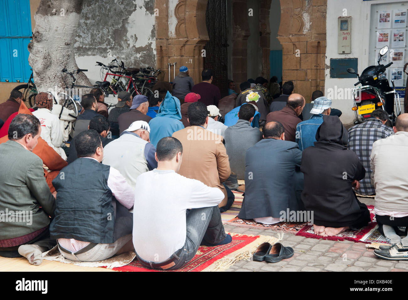 Muslim praying in public hi-res stock photography and images - Alamy