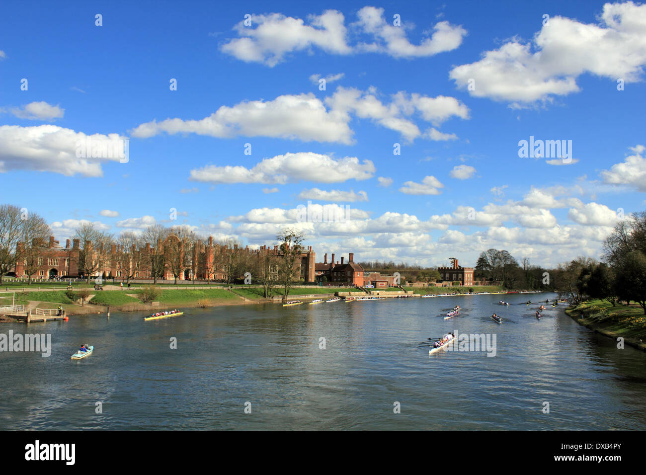 Thames head hi-res stock photography and images - Alamy