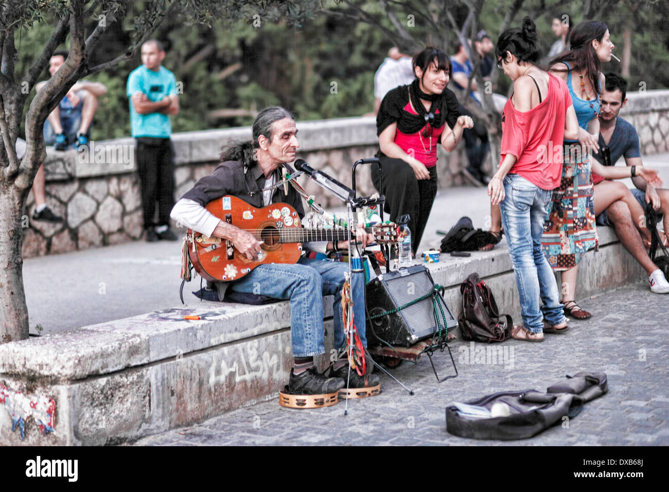 A street musician performing hi-res stock photography and images - Alamy