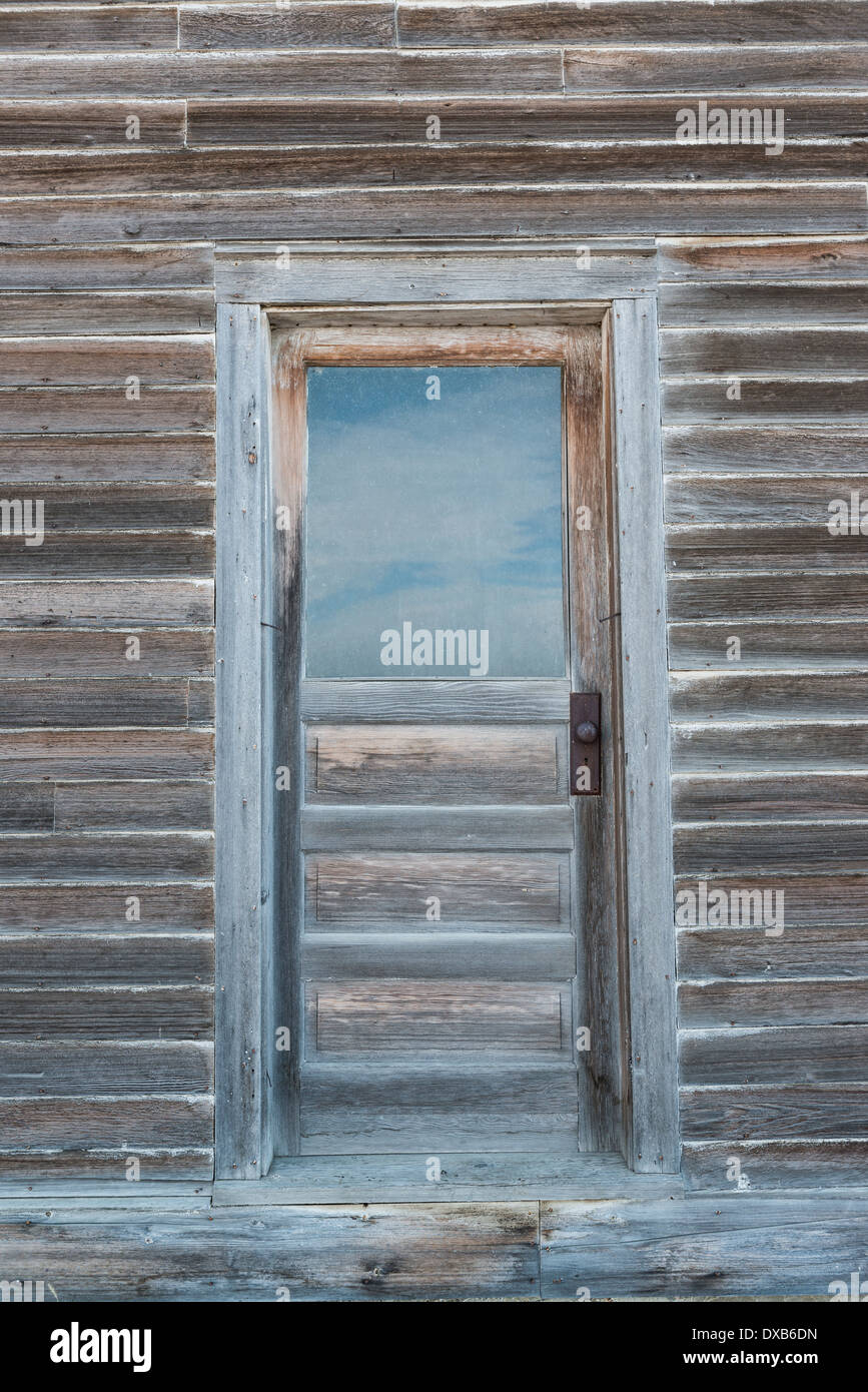 Wood farm door hi-res stock photography and images - Alamy