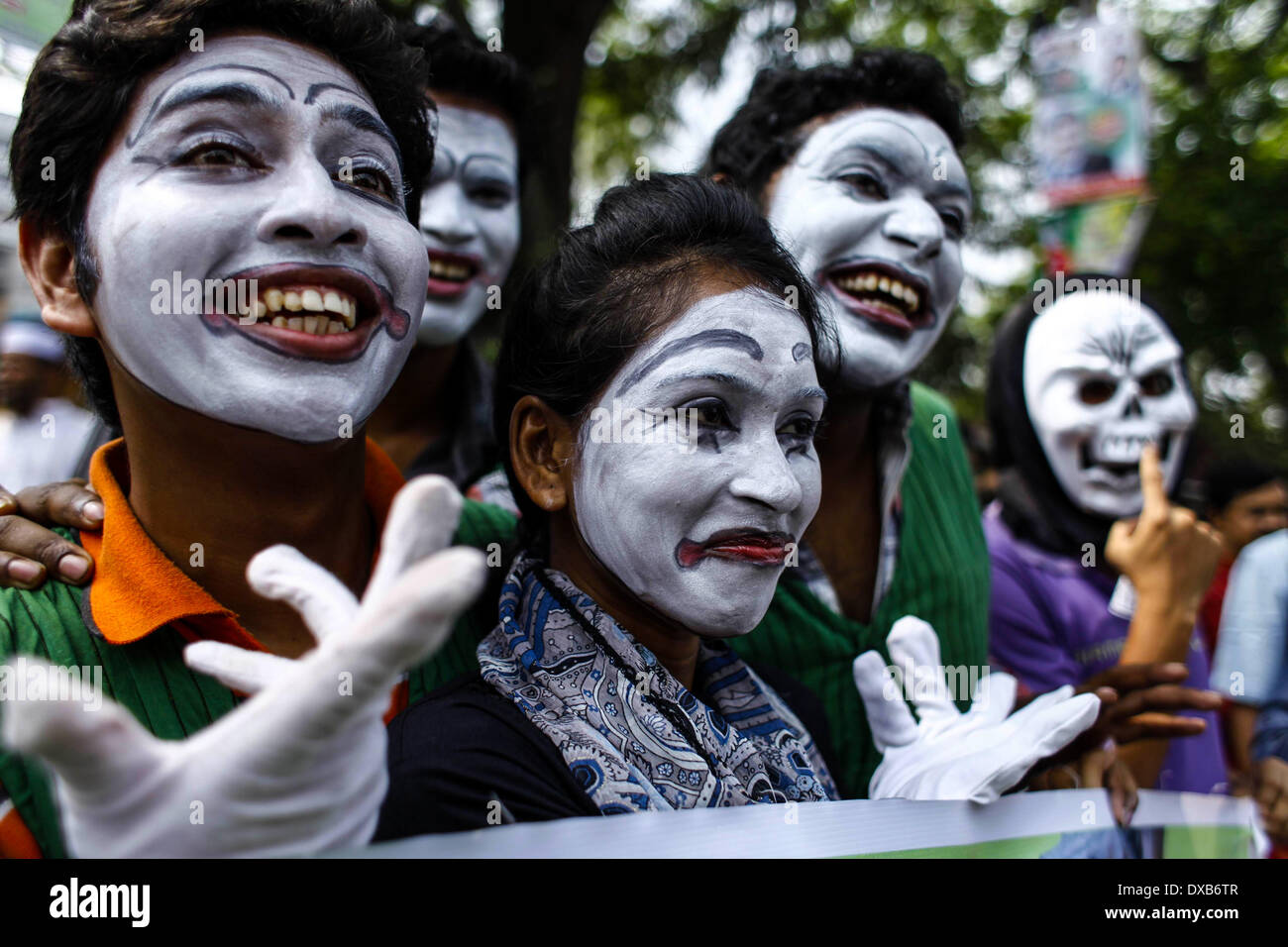 Dhaka, Bangladesh. 22nd Mar, 2014. Different mime art troupes ...