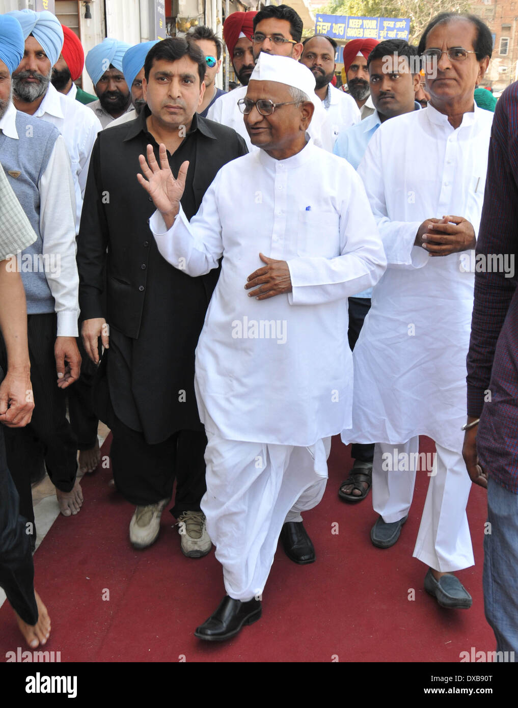 Amritsar, India. 22nd March 2014. Social activist Anna Hazare Paying ...
