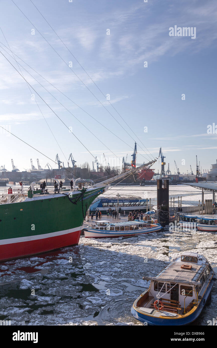 Historic rickmer rickmers hi-res stock photography and images - Alamy