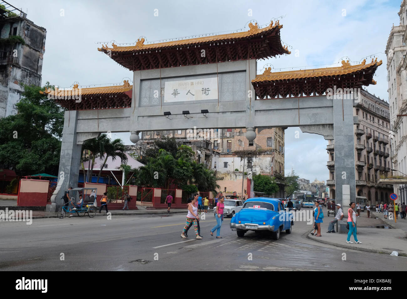 Chinatown gate paifang hi-res stock photography and images - Alamy