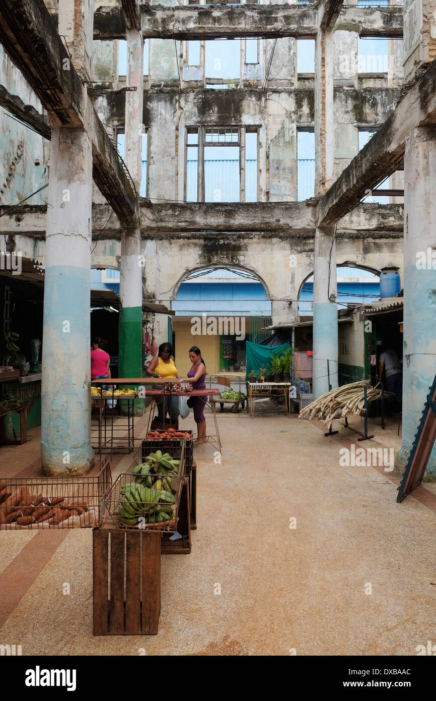 Caribbean vegetable market hi-res stock photography and images - Alamy