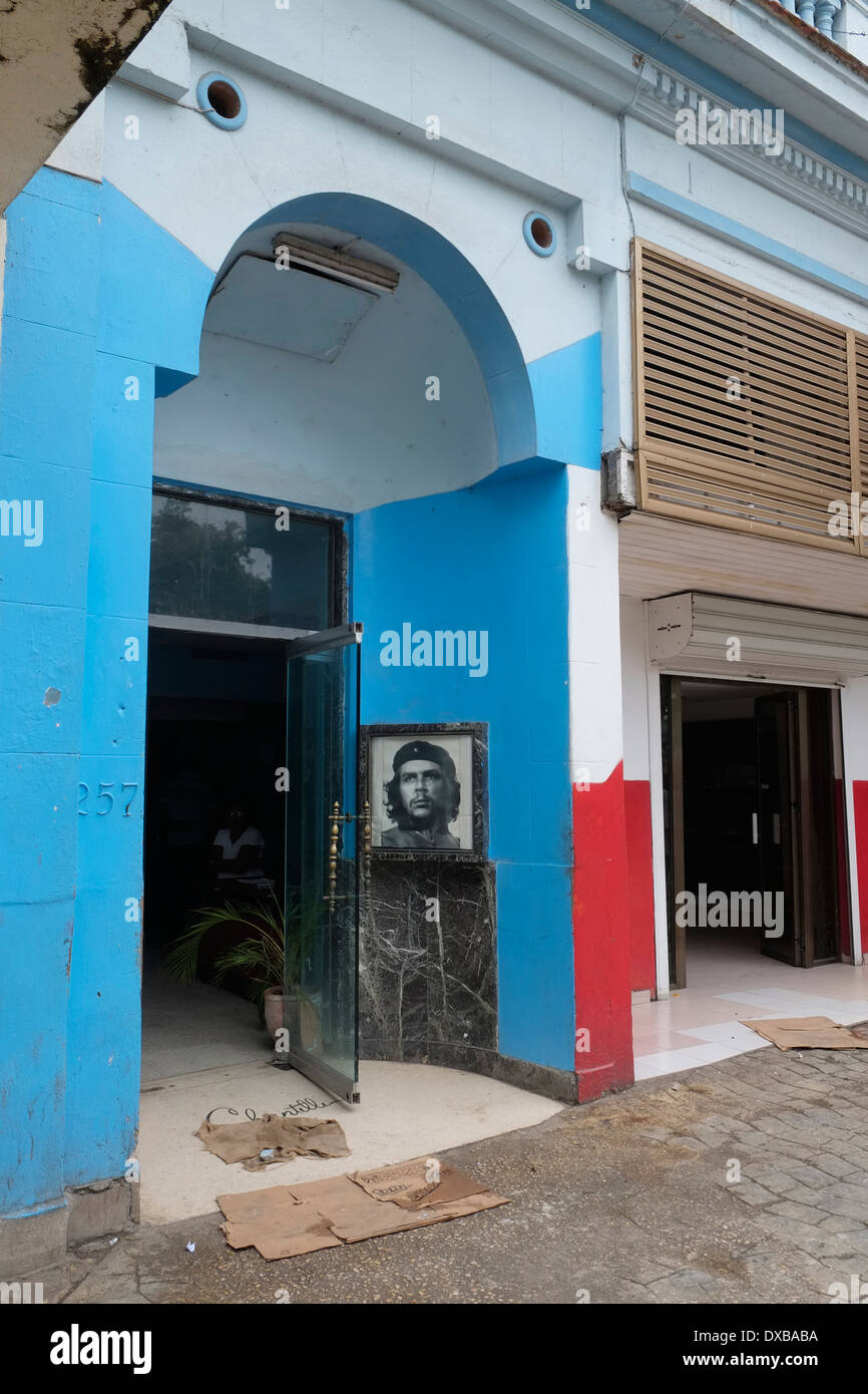An office entrance with photo of Che Guevara in central Havana, Cuba ...