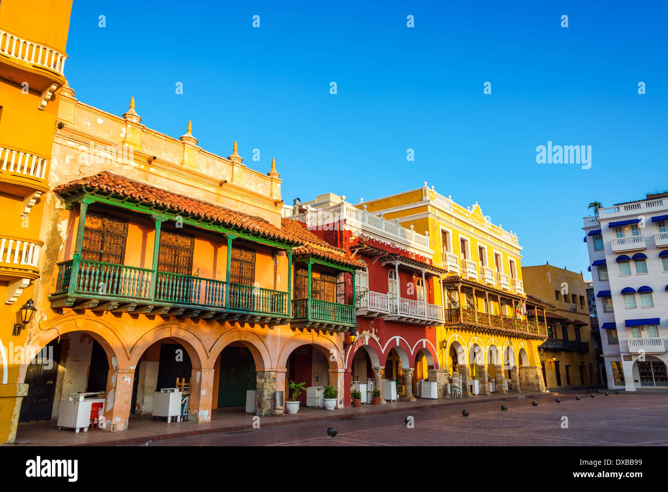 Historic and colorful colonial buildings in the center of Cartagena ...