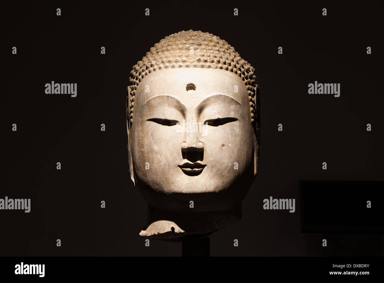 Buddha head relic hi-res stock photography and images - Alamy