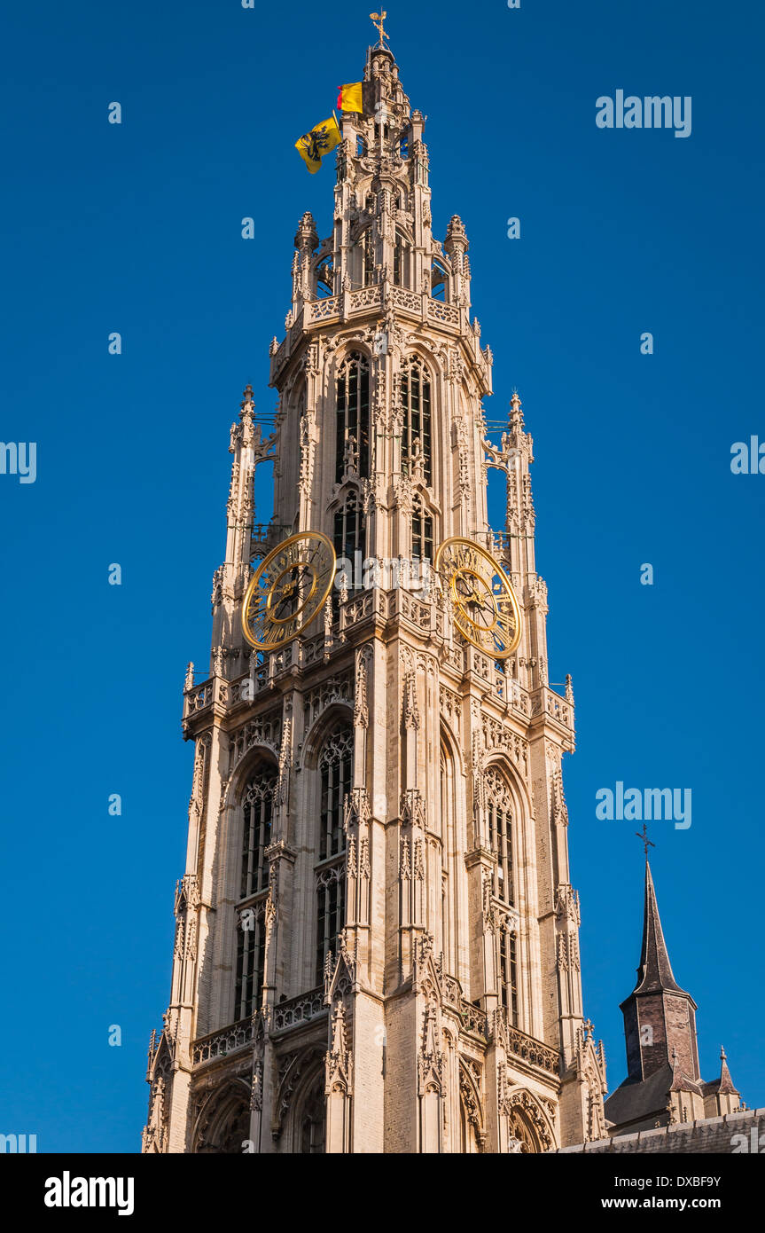Asymmetric building hi-res stock photography and images - Alamy