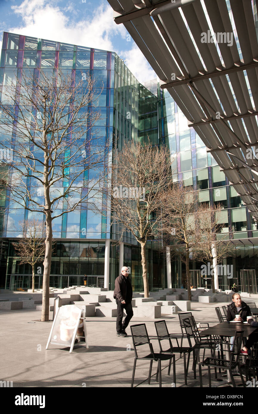 Cafe with outdoor seating hi-res stock photography and images - Alamy