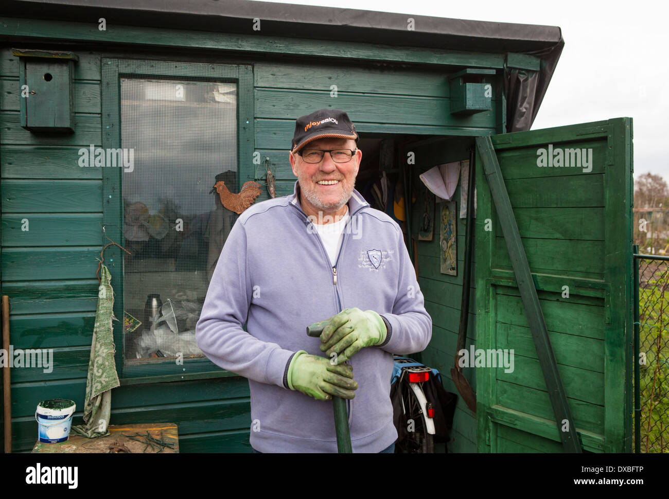Man tool shed hi-res stock photography and images - Alamy