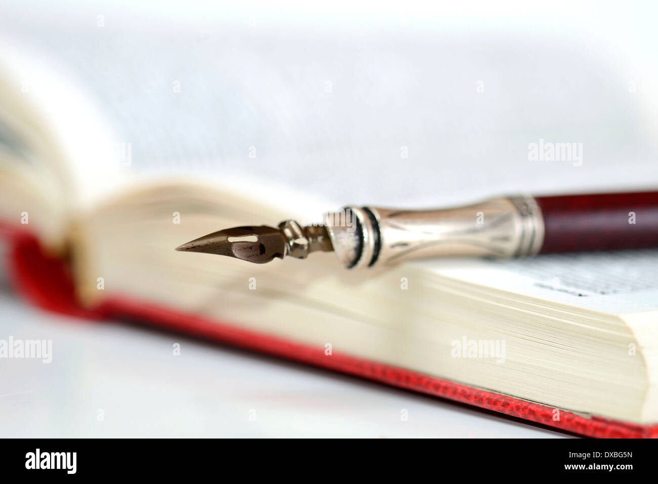 Books horizontal hi-res stock photography and images - Alamy