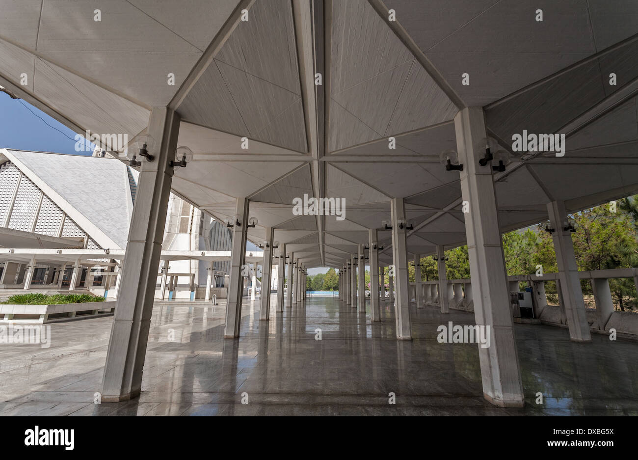 Faisal mosque islamabad hi-res stock photography and images - Alamy