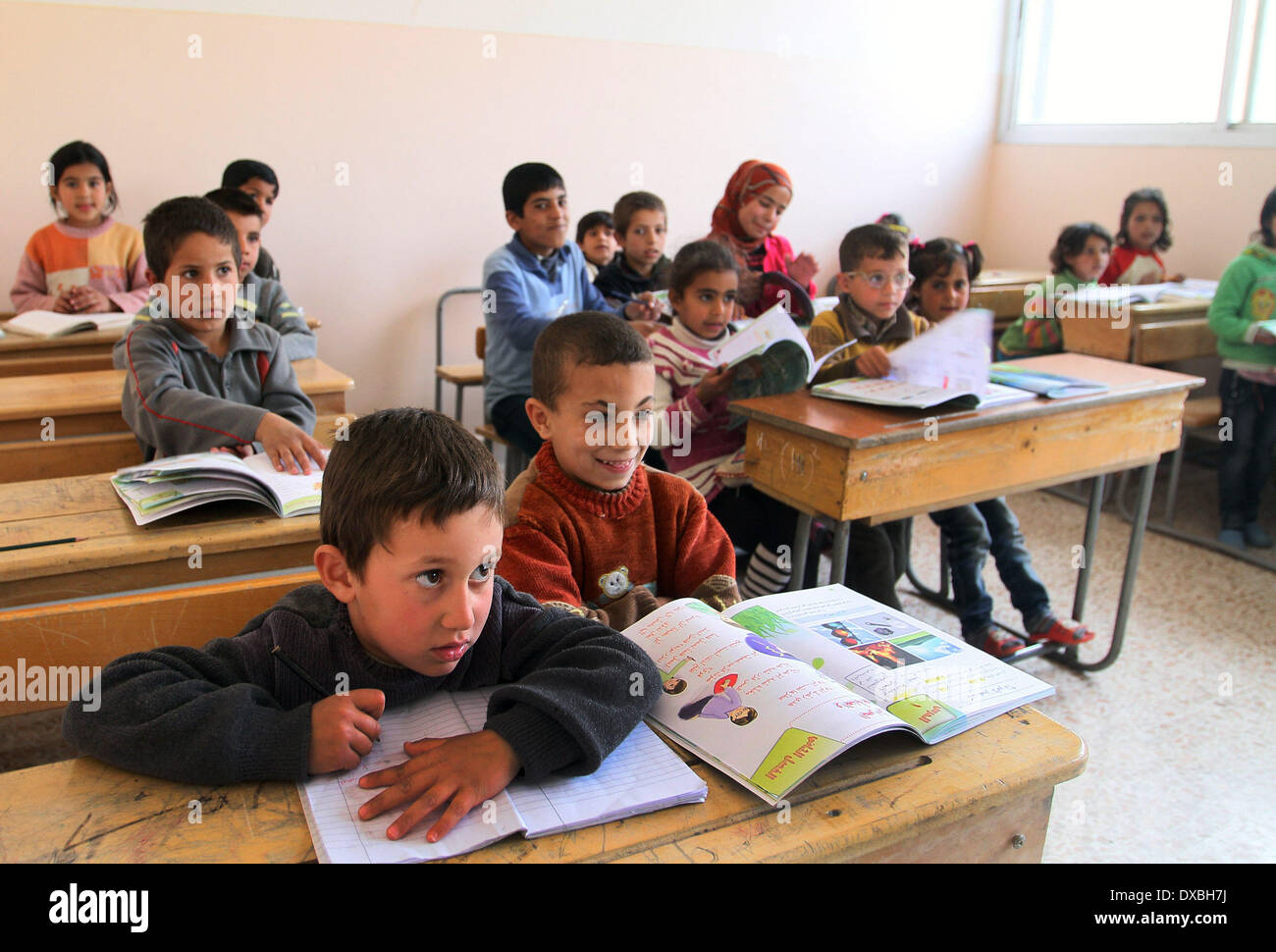 Displaced syrian children hi-res stock photography and images - Alamy