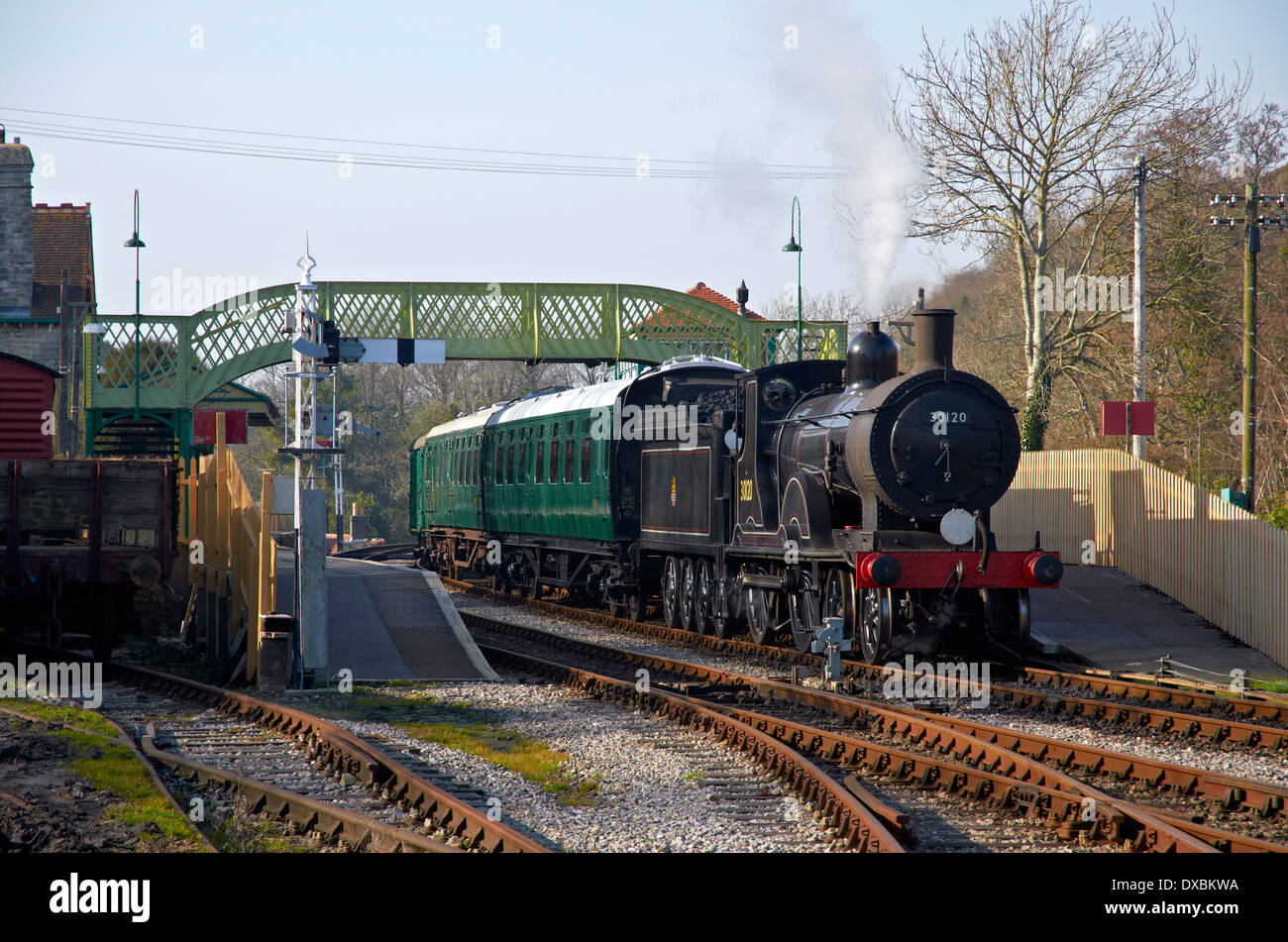 1950s train station uk hi-res stock photography and images - Alamy