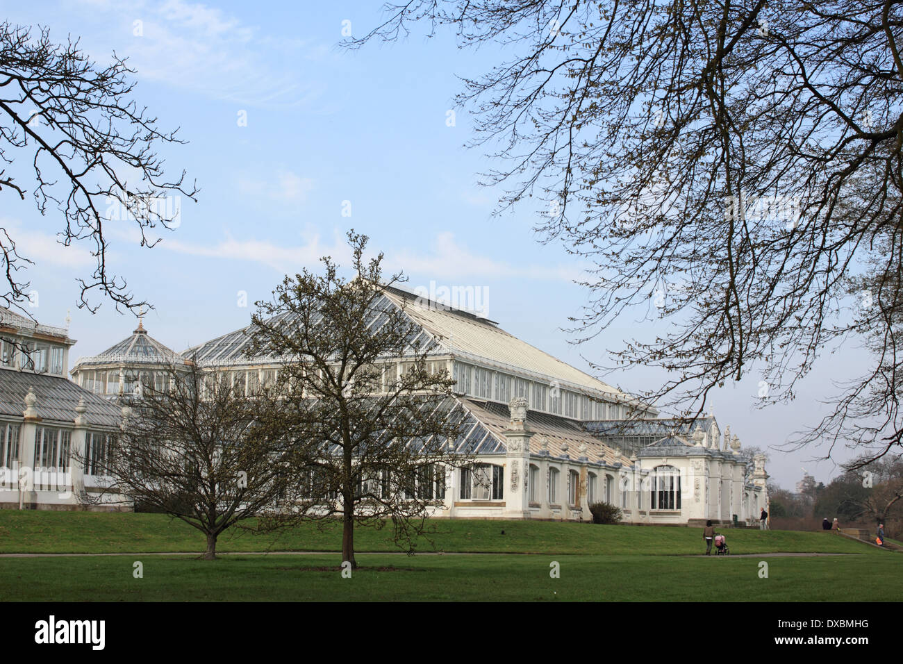 Kew gardens spring hi-res stock photography and images - Alamy