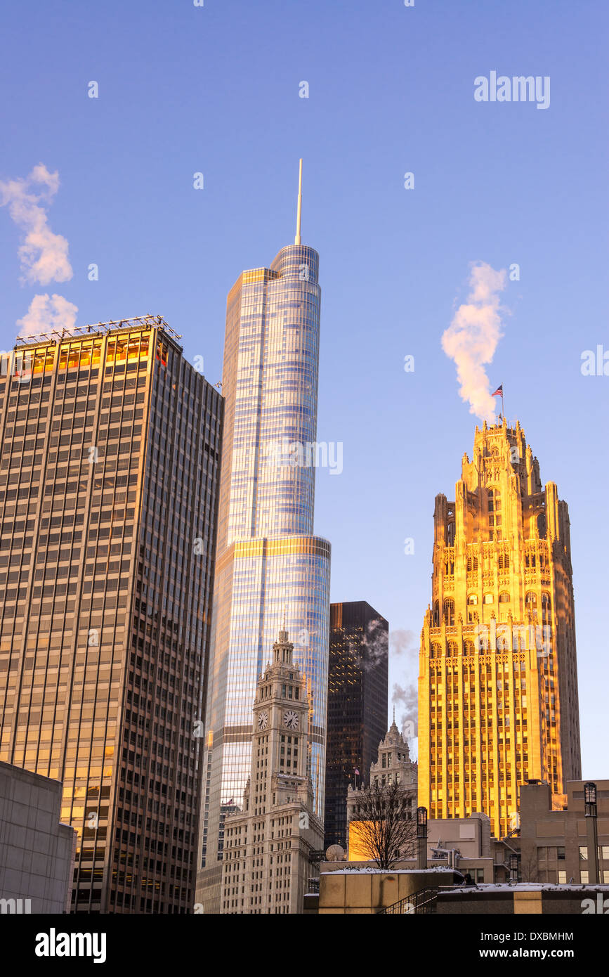 Chicago skyline at sunrise hi-res stock photography and images - Alamy