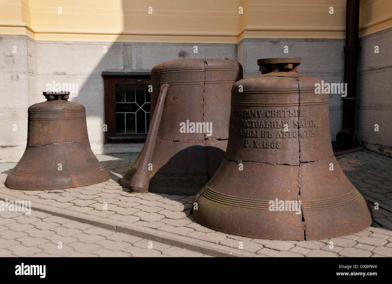 Large church bell bronze hi-res stock photography and images - Alamy