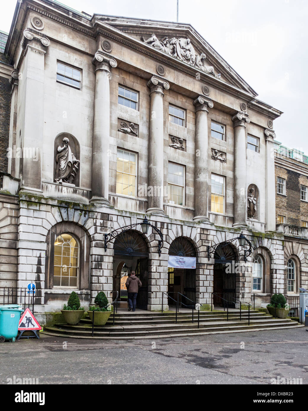 Guys campus kings college university hi-res stock photography and ...