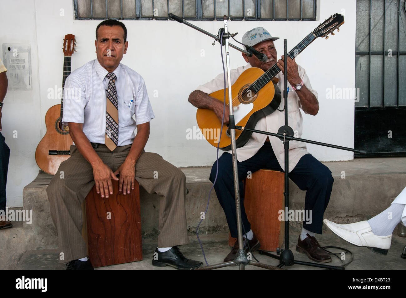 Traditional peru musicians hi-res stock photography and images - Alamy