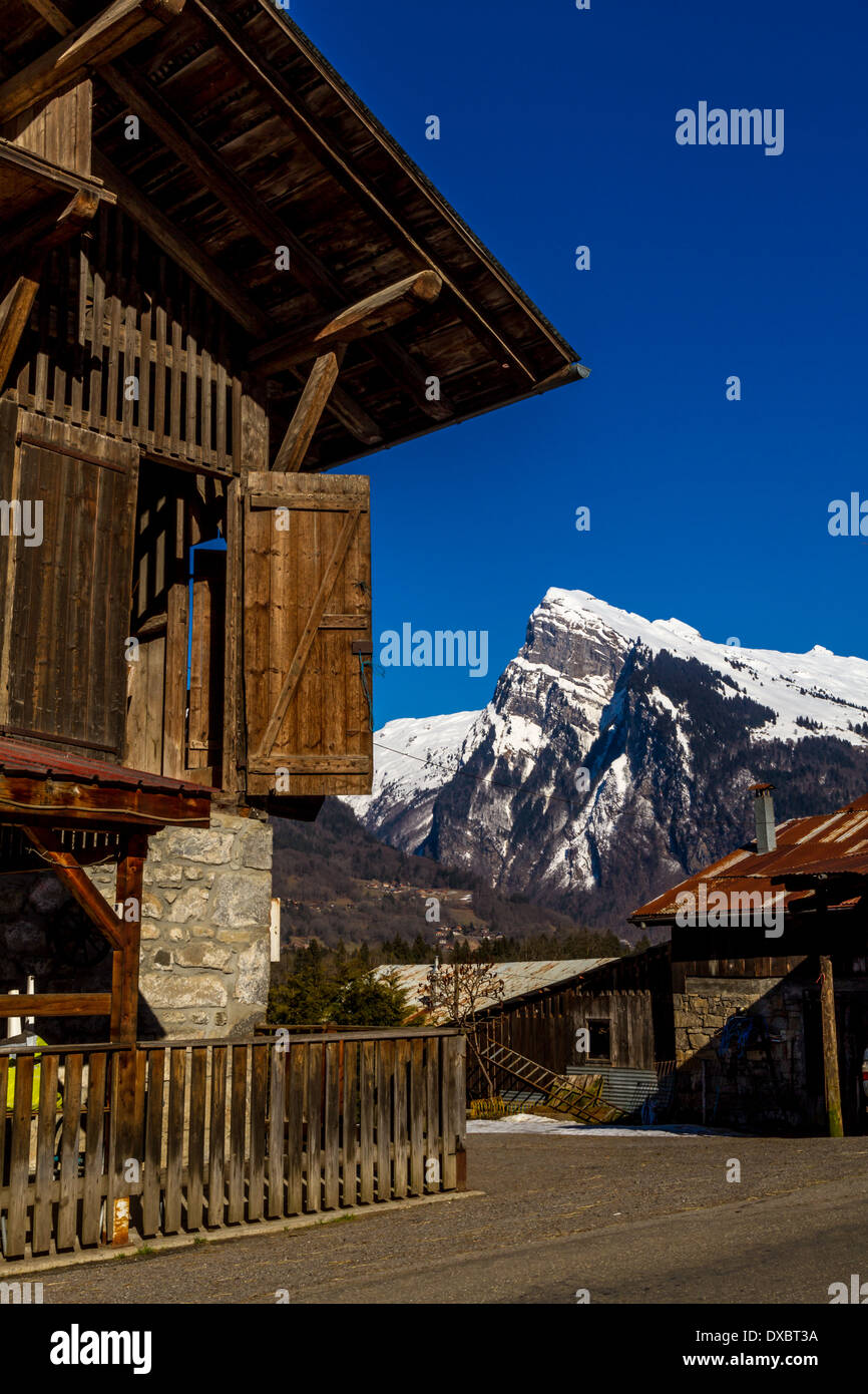 Old wooden chalet hi-res stock photography and images - Alamy