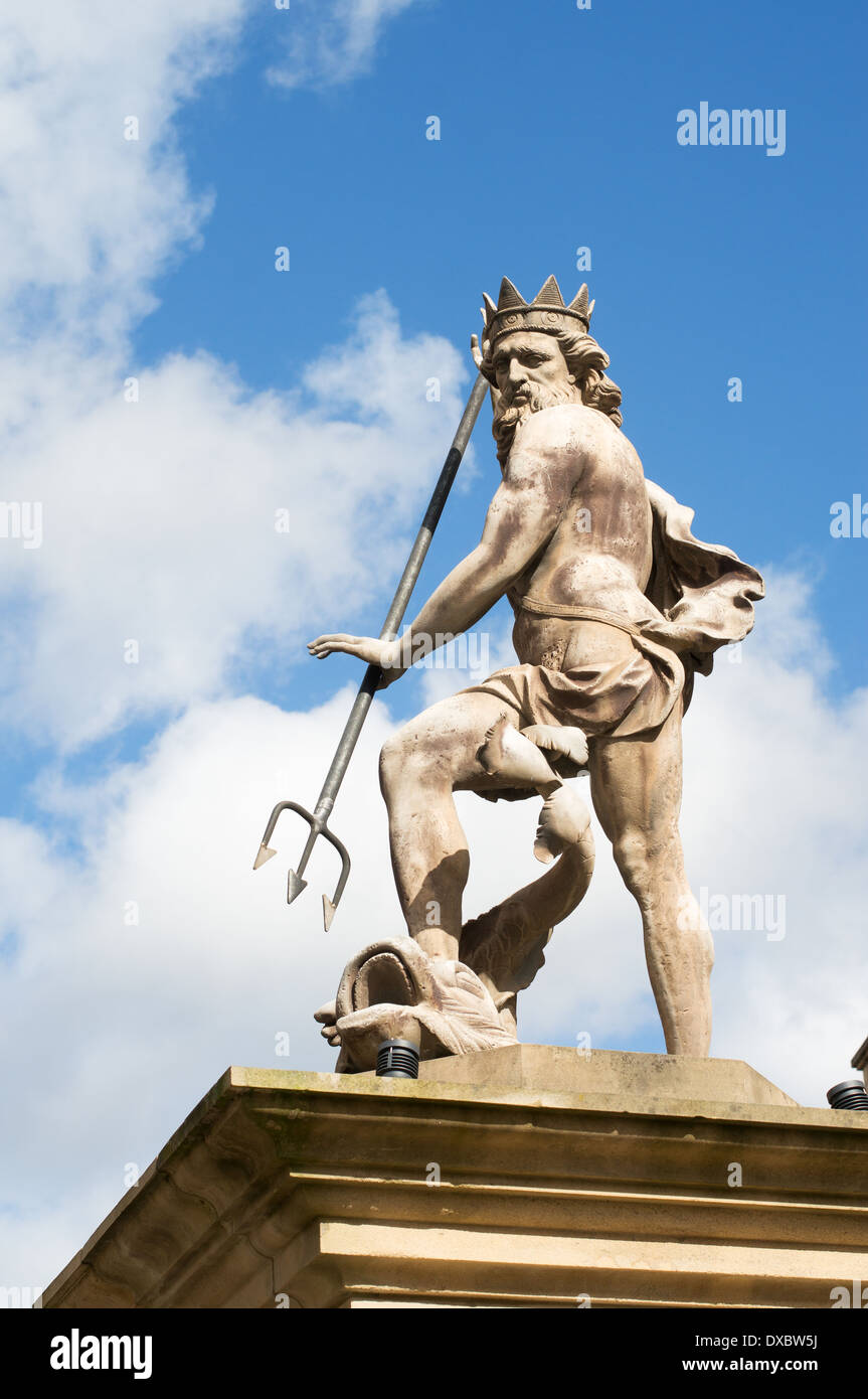 Statue of neptune hi-res stock photography and images - Alamy