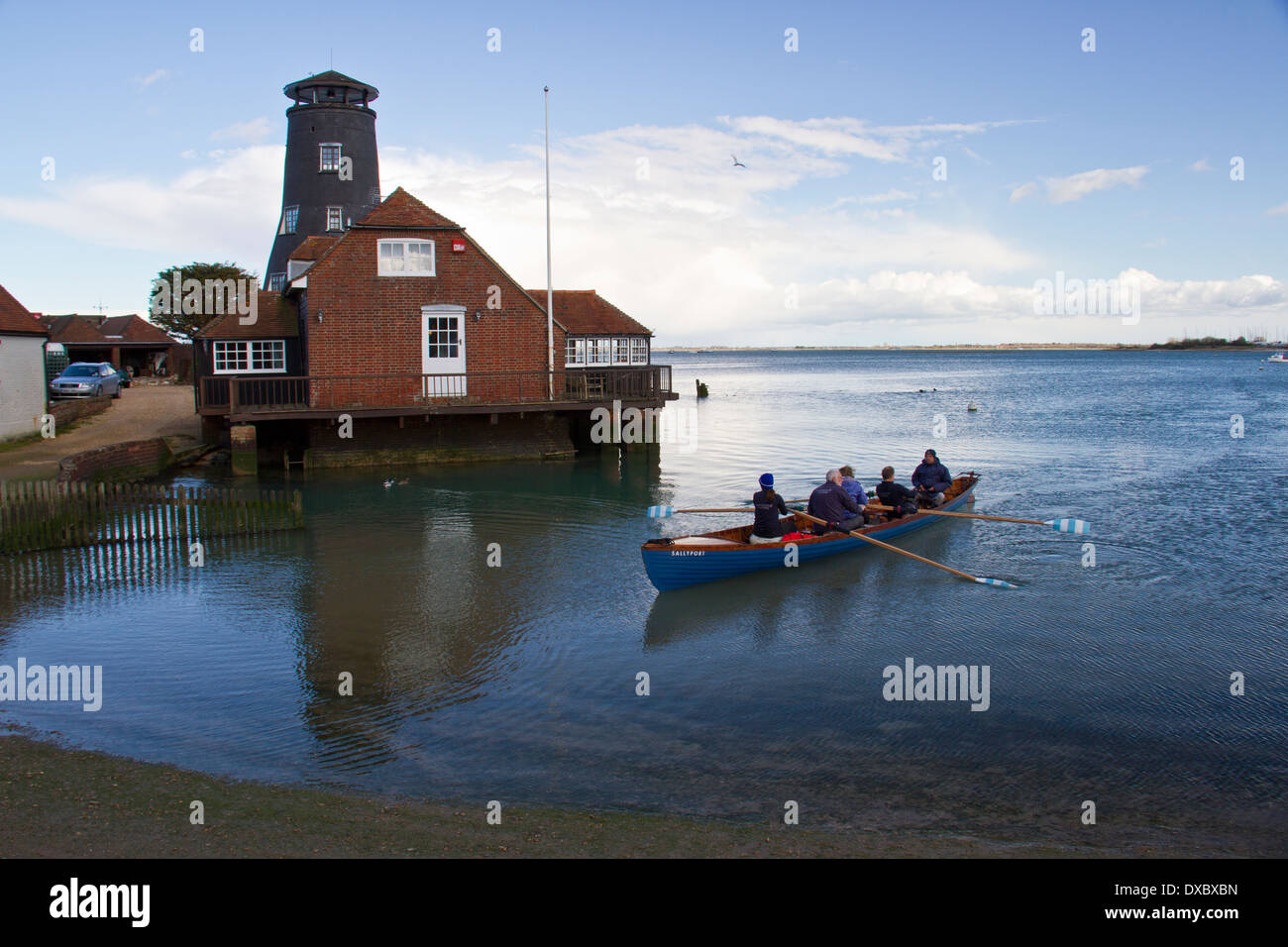 Langstone harbour swan hi-res stock photography and images - Alamy